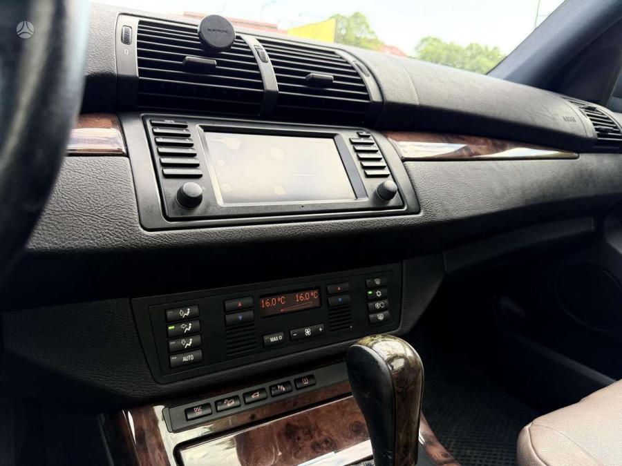 Black BMW X5 2006 in Kaunas, with an engine capacity of 2.99 L and mileage of 375 thousand km for 5700 €, photo 8 on AUTOMOTO.COM.LV