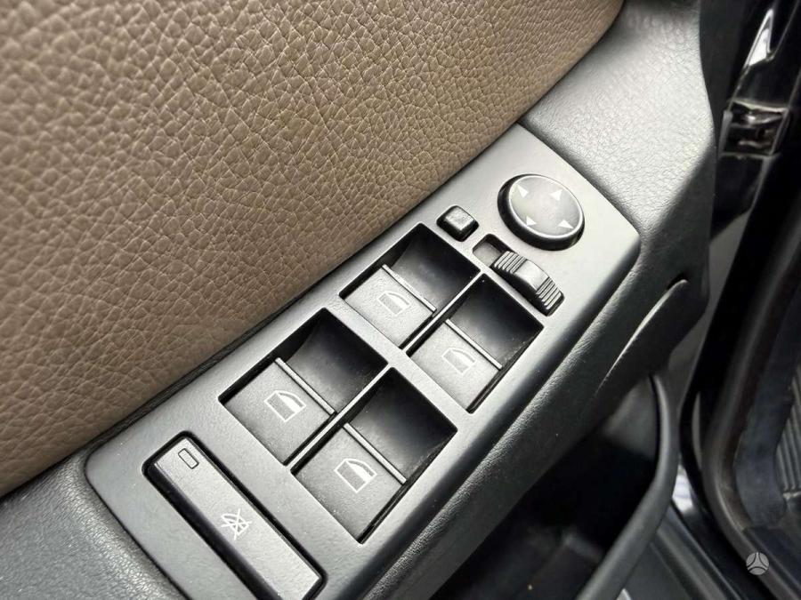 Black BMW X5 2006 in Kaunas, with an engine capacity of 2.99 L and mileage of 375 thousand km for 5700 €, photo 11 on AUTOMOTO.COM.LV