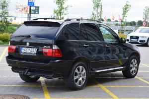 Black BMW X5 2006 in Vilnius, with an engine capacity of 3.00 L and mileage of 312 thousand km for 5650 €, photo 5 on AUTOMOTO.COM.LV