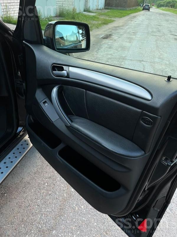 Black BMW X5 2006 in Rezekne, with an engine capacity of 3.00 L and mileage of 289 thousand km for 6555 €, photo 9 on AUTOMOTO.COM.LV