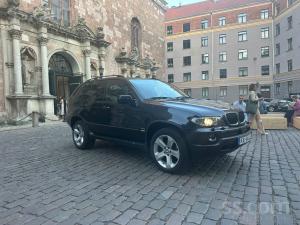 Black BMW X5 2006 in Riga, with an engine capacity of 3.00 L and mileage of 388 thousand km for 4500 €, photo 1 on AUTOMOTO.COM.LV