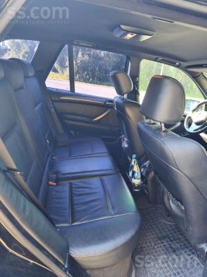 Black BMW X5 2006 in Daugavpils, with an engine capacity of 3.00 L and mileage of 349 thousand km for 5300 €, photo 6 on AUTOMOTO.COM.LV