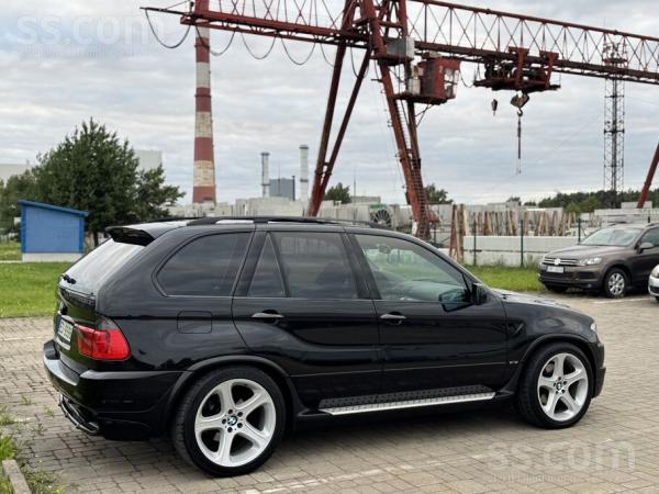 Black BMW X5 2006 in Riga, with an engine capacity of 3.00 L and mileage of 308 thousand km for 7950 €, photo 2 on AUTOMOTO.COM.LV