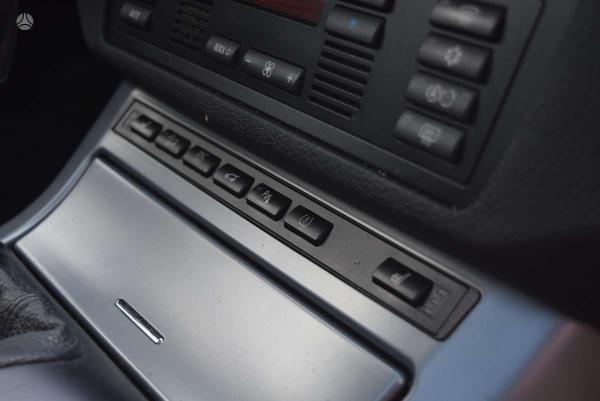 Black BMW X5 2006 in Vilnius, with an engine capacity of 2.99 L and mileage of 312 thousand km for 5650 €, photo 10 on AUTOMOTO.COM.LV