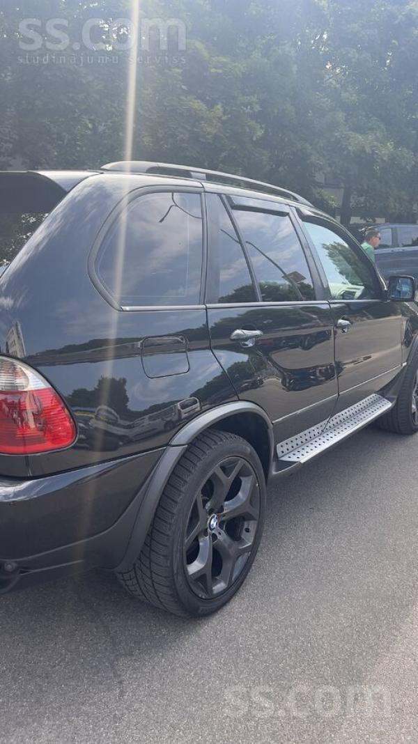 Black BMW X5 2006 in Riga, with an engine capacity of 3.00 L and mileage of 341 thousand km for 5500 €, photo 5 on AUTOMOTO.COM.LV