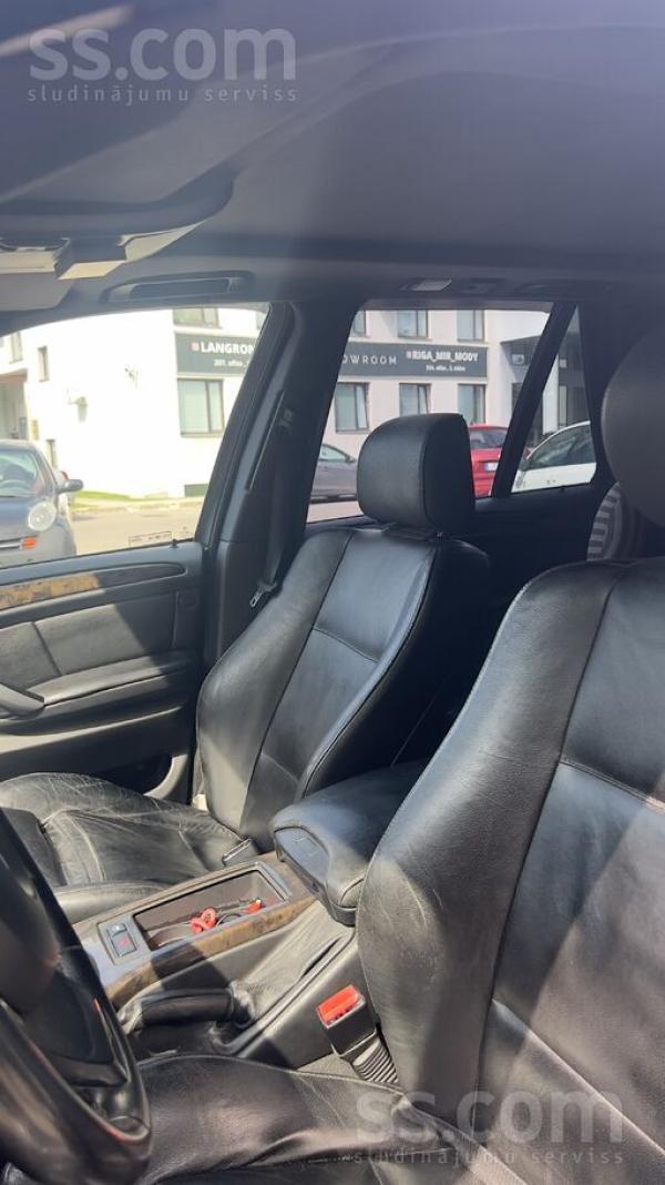 Black BMW X5 2006 in Riga, with an engine capacity of 3.00 L and mileage of 341 thousand km for 5500 €, photo 10 on AUTOMOTO.COM.LV