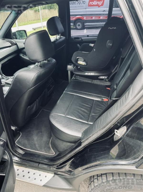 Black BMW X5 2006 in Riga, with an engine capacity of 3.00 L and mileage of 413 thousand km for 3500 €, photo 8 on AUTOMOTO.COM.LV
