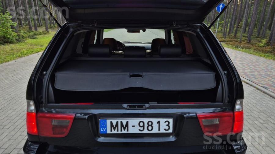 Black BMW X5 2006 in Riga, with an engine capacity of 3.00 L and mileage of 418 thousand km for 4300 €, photo 8 on AUTOMOTO.COM.LV