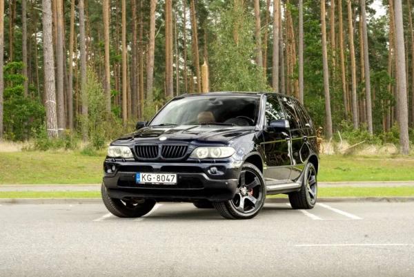 Black BMW X5 2006 in Riga, with an engine capacity of 3.00 L and mileage of 293 thousand km for 3990 €, photo 1 on AUTOMOTO.COM.LV