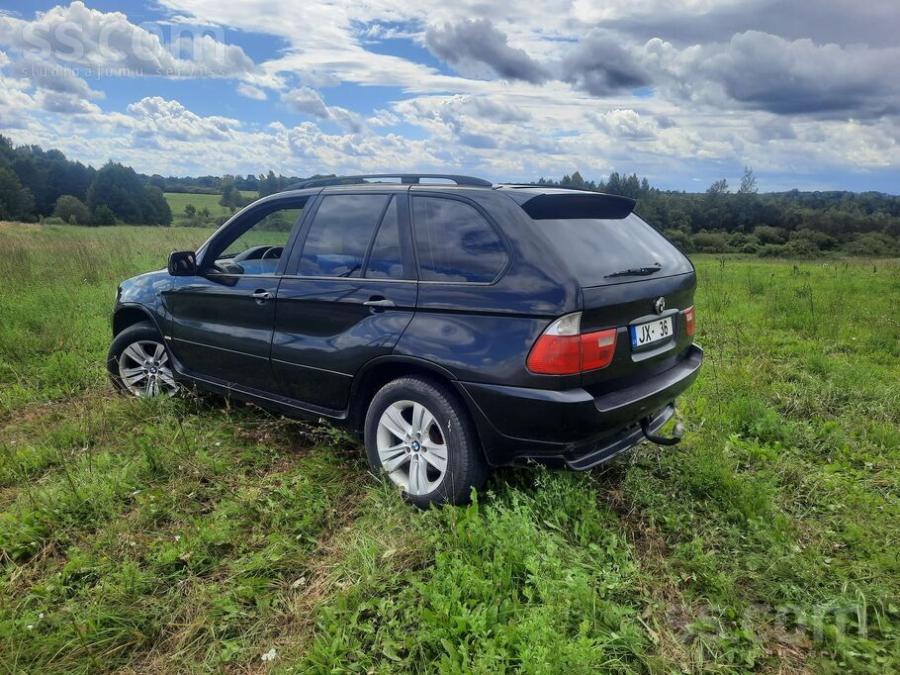 Black BMW X5 2006 in Riga, with an engine capacity of 3.00 L and mileage of 374 thousand km for 3500 €, photo 5 on AUTOMOTO.COM.LV