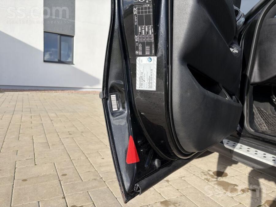 Black BMW X5 2006 in Talsi, with an engine capacity of 3.00 L and mileage of 343 thousand km for 6888 €, photo 21 on AUTOMOTO.COM.LV