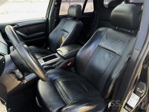 Black BMW X5 2006 in Riga, with an engine capacity of 3.00 L and mileage of 341 thousand km for 5500 €, photo 12 on AUTOMOTO.COM.LV