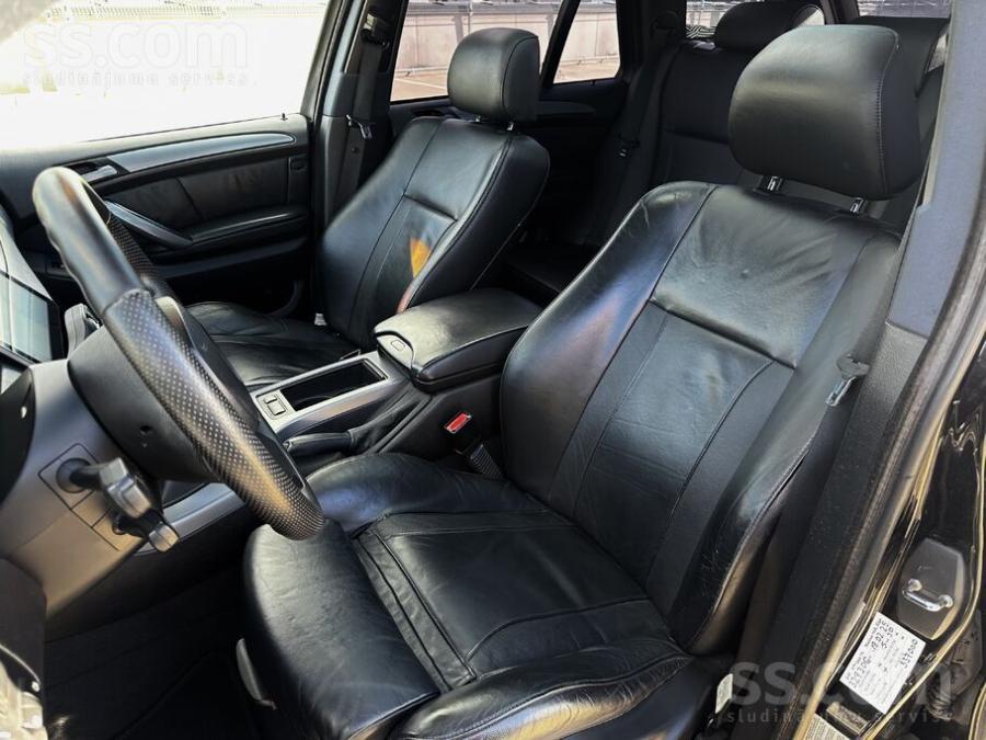 Black BMW X5 2006 in Riga, with an engine capacity of 3.00 L and mileage of 341 thousand km for 5500 €, photo 12 on AUTOMOTO.COM.LV