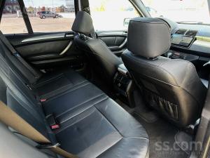 Black BMW X5 2006 in Riga, with an engine capacity of 3.00 L and mileage of 341 thousand km for 5500 €, photo 13 on AUTOMOTO.COM.LV