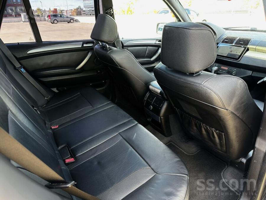 Black BMW X5 2006 in Riga, with an engine capacity of 3.00 L and mileage of 341 thousand km for 5500 €, photo 13 on AUTOMOTO.COM.LV