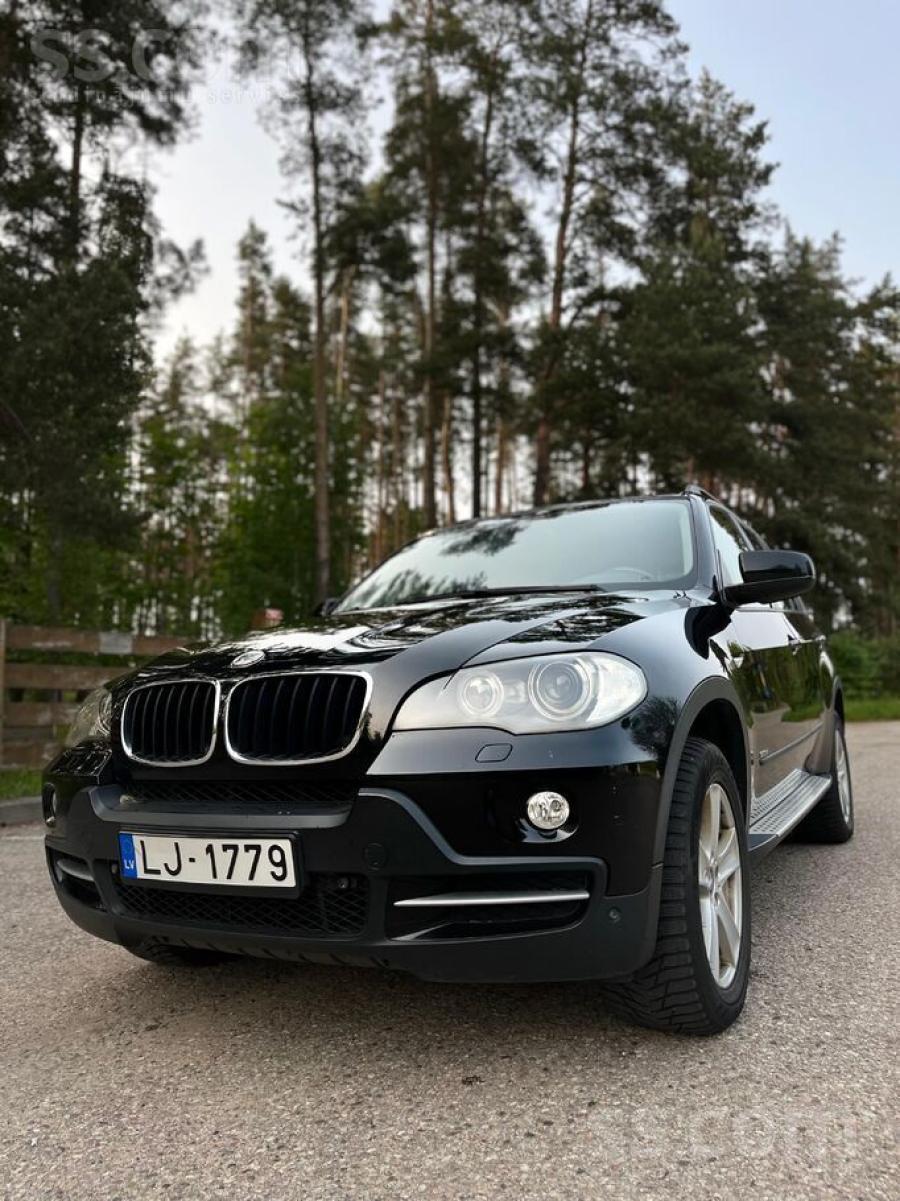 Black BMW X5 2007 in Daugavpils, with an engine capacity of 3.00 L and mileage of 240 thousand km for 7700 €, photo 1 on AUTOMOTO.COM.LV