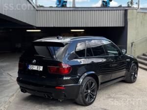 Black BMW X5 2007 in Riga, with an engine capacity of 3.00 L and mileage of 280 thousand km for 10650 €, photo 4 on AUTOMOTO.COM.LV