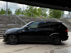 Black BMW X5 2007 in Riga, with an engine capacity of 3.00 L and mileage of 280 thousand km for 10650 €, photo 5 on AUTOMOTO.COM.LV