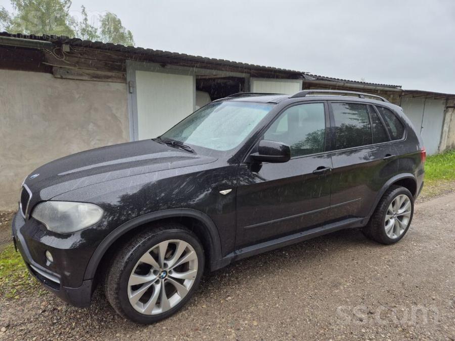 Black BMW X5 2007 in Tukums, with an engine capacity of 3.00 L and mileage of 184 thousand km for 9600 €, photo 4 on AUTOMOTO.COM.LV
