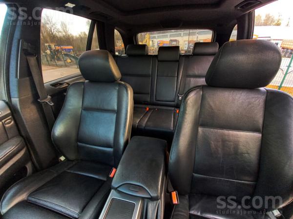 Black BMW X5 2007 in Gulbene, with an engine capacity of 3.00 L and mileage of 324 thousand km for 6590 €, photo 10 on AUTOMOTO.COM.LV
