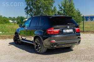 Black BMW X5 2007 in Riga, with an engine capacity of 3.00 L and mileage of 0 thousand km for 9990 €, photo 4 on AUTOMOTO.COM.LV