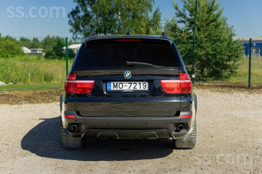 Black BMW X5 2007 in Riga, with an engine capacity of 3.00 L and mileage of 0 thousand km for 9990 €, photo 5 on AUTOMOTO.COM.LV