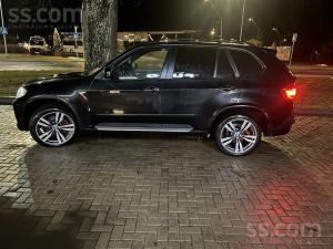 Melns BMW X5 2007 Valmiera, ar dzinēja tilpumu 3.00 L un nobraukumu 260 tūkst. km par 8850 €, foto 7 vietnē AUTOMOTO.COM.LV