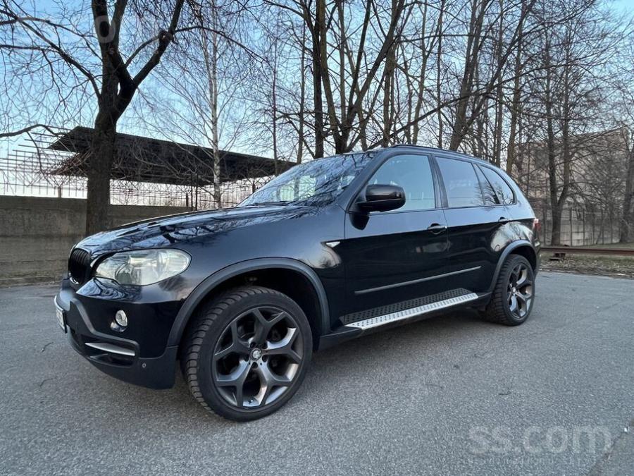 Black BMW X5 2007 in Riga, with an engine capacity of 3.00 L and mileage of 252 thousand km for 8300 €, photo 1 on AUTOMOTO.COM.LV