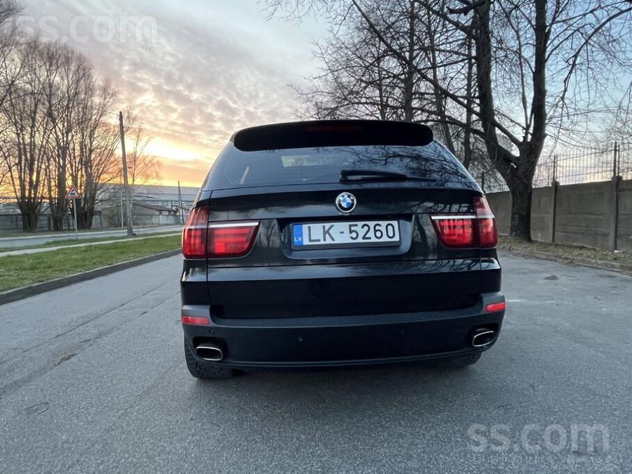 Black BMW X5 2007 in Riga, with an engine capacity of 3.00 L and mileage of 252 thousand km for 8300 €, photo 5 on AUTOMOTO.COM.LV