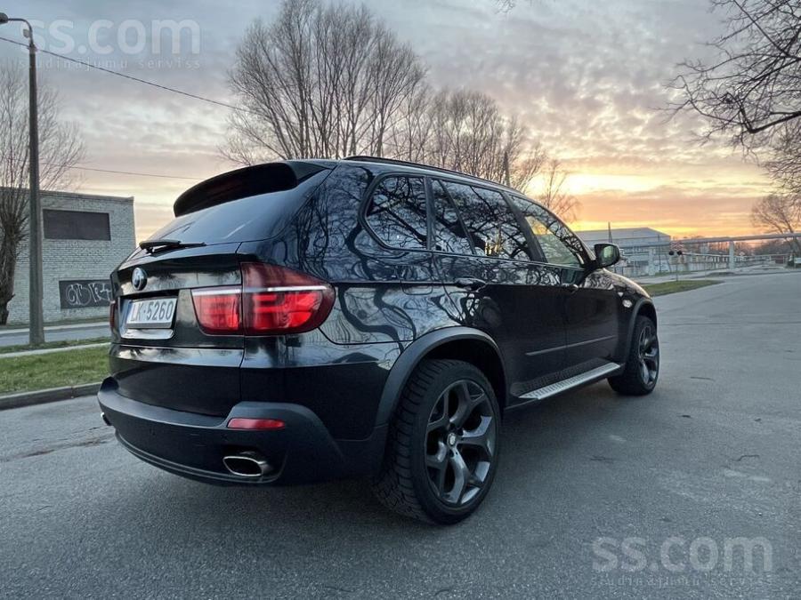 Black BMW X5 2007 in Riga, with an engine capacity of 3.00 L and mileage of 252 thousand km for 8300 €, photo 6 on AUTOMOTO.COM.LV