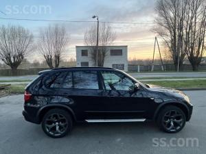 Black BMW X5 2007 in Riga, with an engine capacity of 3.00 L and mileage of 252 thousand km for 8300 €, photo 7 on AUTOMOTO.COM.LV