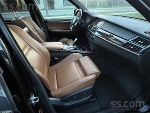Black BMW X5 2007 in Riga, with an engine capacity of 3.00 L and mileage of 252 thousand km for 8300 €, photo 11 on AUTOMOTO.COM.LV