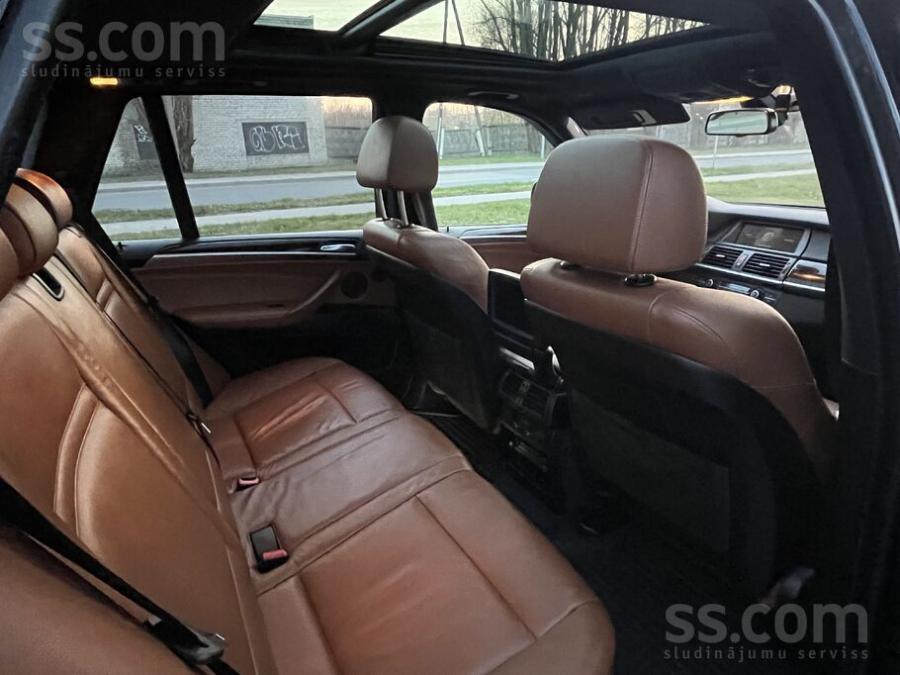 Black BMW X5 2007 in Riga, with an engine capacity of 3.00 L and mileage of 252 thousand km for 8300 €, photo 12 on AUTOMOTO.COM.LV