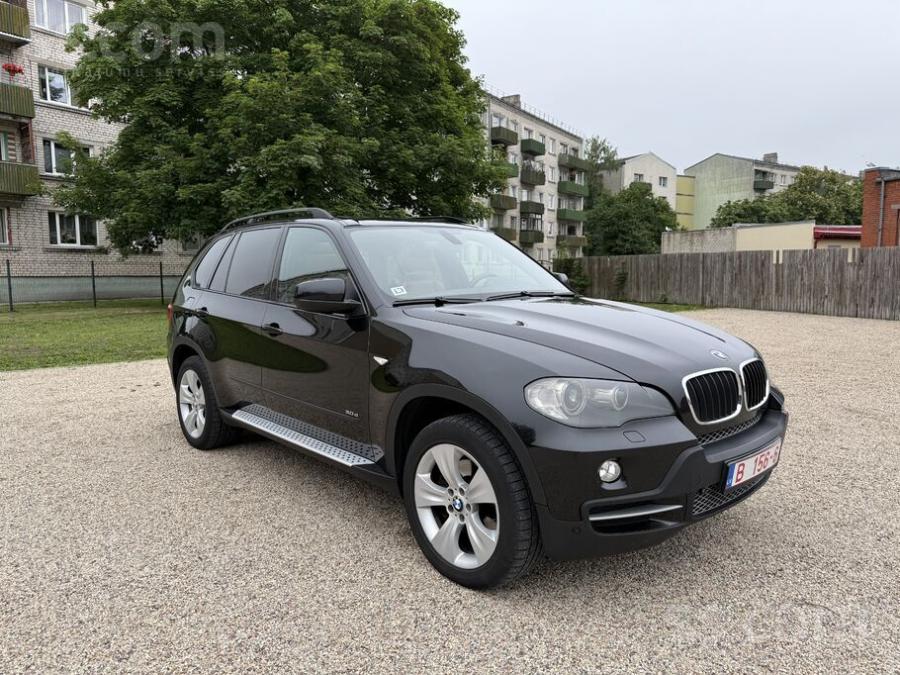 Black BMW X5 2007 in Ventspils, with an engine capacity of 3.00 L and mileage of 388 thousand km for 7900 €, photo 3 on AUTOMOTO.COM.LV