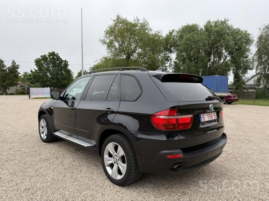 Black BMW X5 2007 in Ventspils, with an engine capacity of 3.00 L and mileage of 388 thousand km for 7900 €, photo 6 on AUTOMOTO.COM.LV