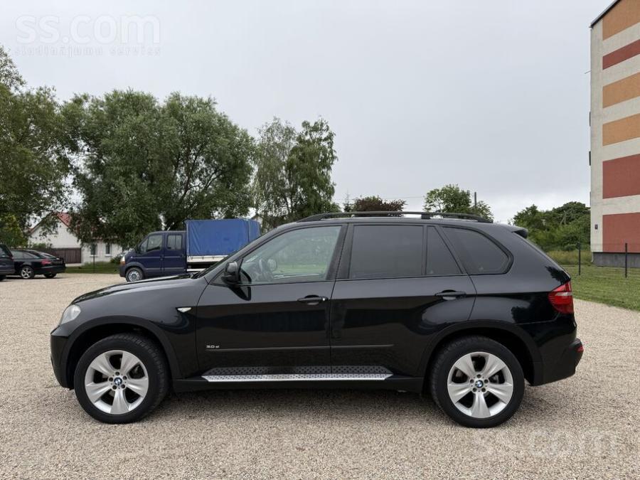Black BMW X5 2007 in Ventspils, with an engine capacity of 3.00 L and mileage of 388 thousand km for 7900 €, photo 8 on AUTOMOTO.COM.LV