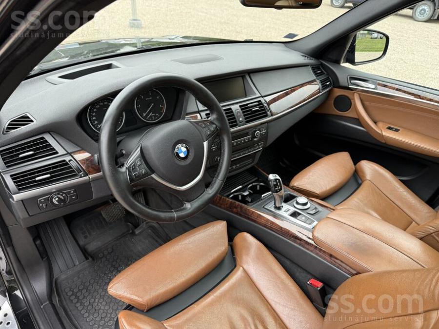 Black BMW X5 2007 in Ventspils, with an engine capacity of 3.00 L and mileage of 388 thousand km for 7900 €, photo 11 on AUTOMOTO.COM.LV