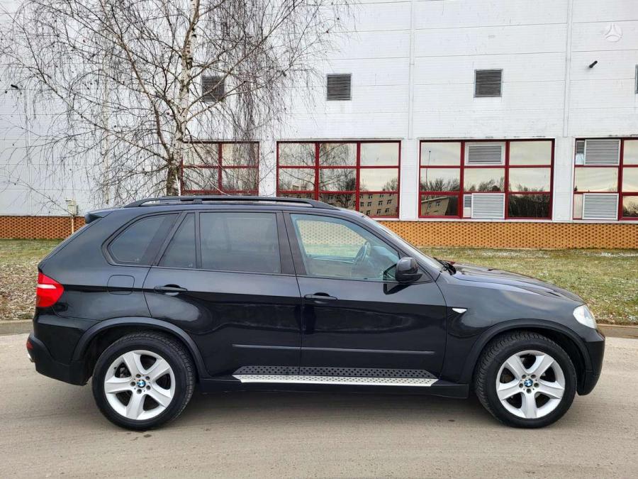 Melns BMW X5 2007 Šauļi, ar dzinēja tilpumu 3.00 L un nobraukumu 350 tūkst. km par 6990 €, foto 15 vietnē AUTOMOTO.COM.LV