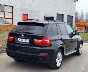 Melns BMW X5 2007 Šauļi, ar dzinēja tilpumu 3.00 L un nobraukumu 350 tūkst. km par 6990 €, foto 17 vietnē AUTOMOTO.COM.LV