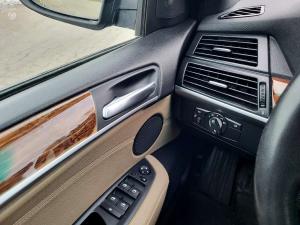 Melns BMW X5 2007 Šauļi, ar dzinēja tilpumu 3.00 L un nobraukumu 350 tūkst. km par 6990 €, foto 25 vietnē AUTOMOTO.COM.LV