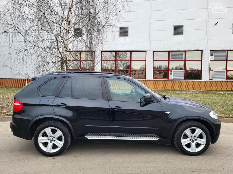 Black BMW X5 2007 in Siauliai, with an engine capacity of 3.00 L and mileage of 350 thousand km for 6950 €, photo 3 on AUTOMOTO.COM.LV
