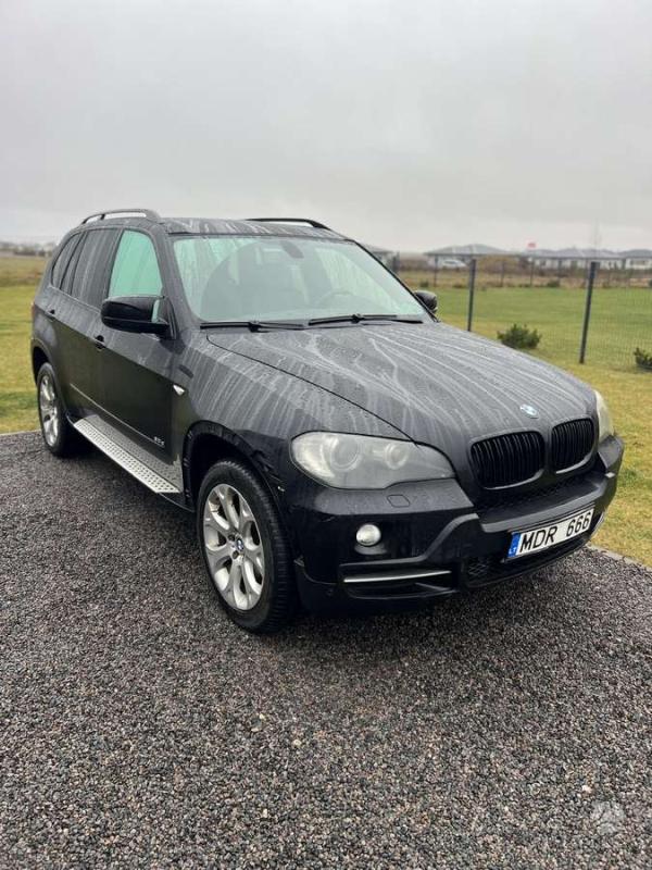 Melns BMW X5 2007 Viļņa, ar dzinēja tilpumu 2.99 L un nobraukumu 288 tūkst. km par 6000 €, foto 4 vietnē AUTOMOTO.COM.LV
