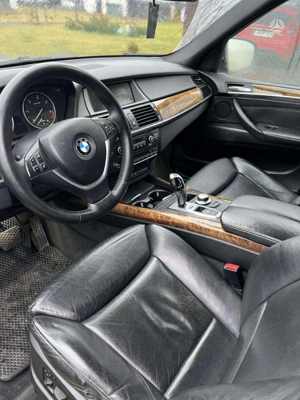 Melns BMW X5 2007 Viļņa, ar dzinēja tilpumu 2.99 L un nobraukumu 288 tūkst. km par 6000 €, foto 8 vietnē AUTOMOTO.COM.LV