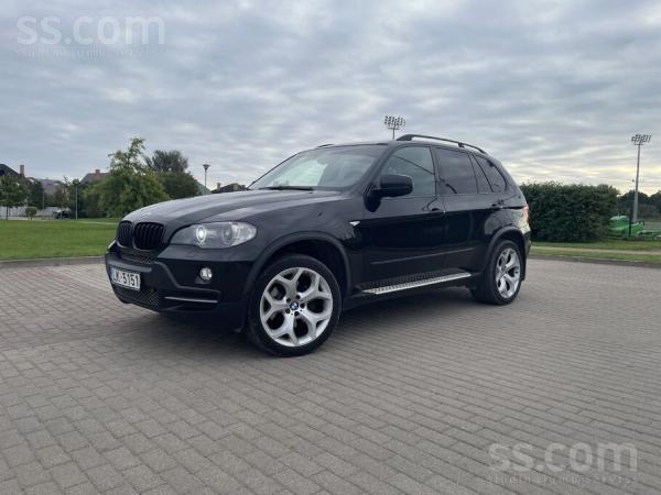 Black BMW X5 2007 in Riga, with an engine capacity of 3.00 L and mileage of 318 thousand km for 8995 €, photo 1 on AUTOMOTO.COM.LV