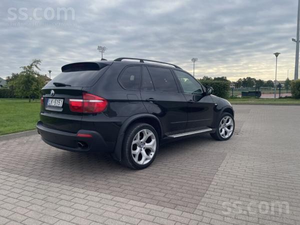 Black BMW X5 2007 in Riga, with an engine capacity of 3.00 L and mileage of 318 thousand km for 8995 €, photo 4 on AUTOMOTO.COM.LV