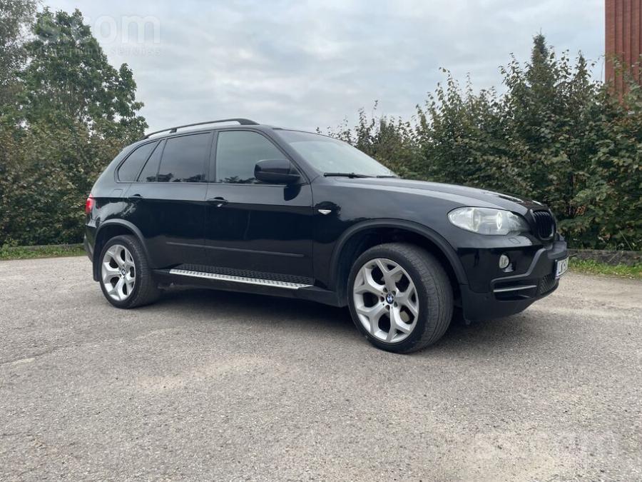 Black BMW X5 2007 in Riga, with an engine capacity of 3.00 L and mileage of 318 thousand km for 8995 €, photo 5 on AUTOMOTO.COM.LV