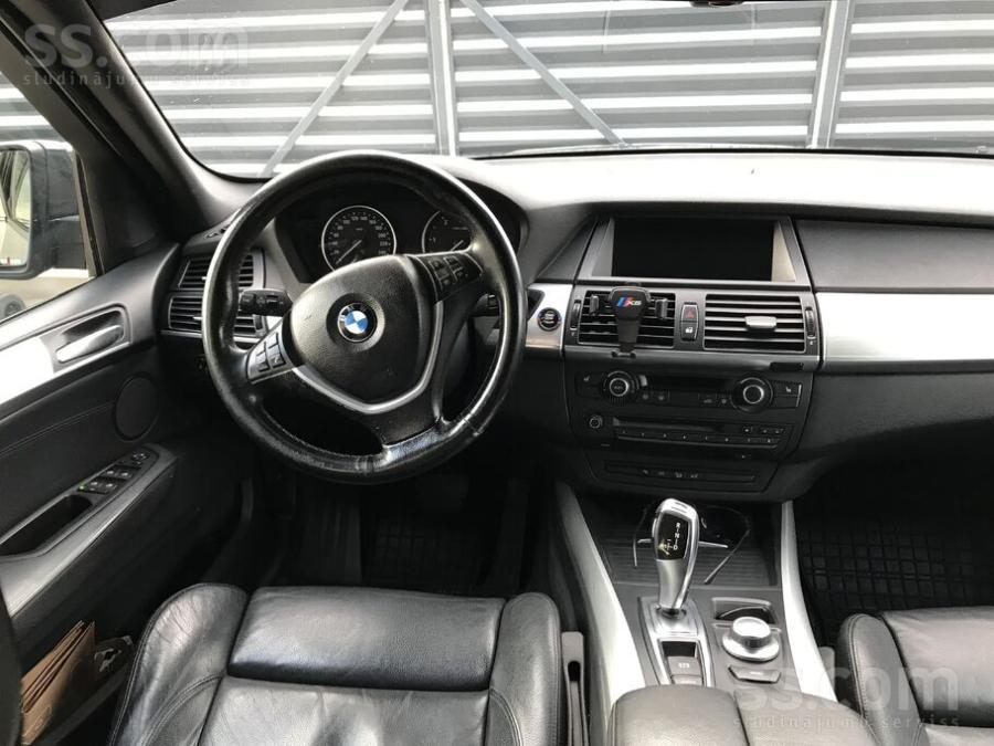 Black BMW X5 2007 in Riga, with an engine capacity of 3.00 L and mileage of 318 thousand km for 8995 €, photo 7 on AUTOMOTO.COM.LV
