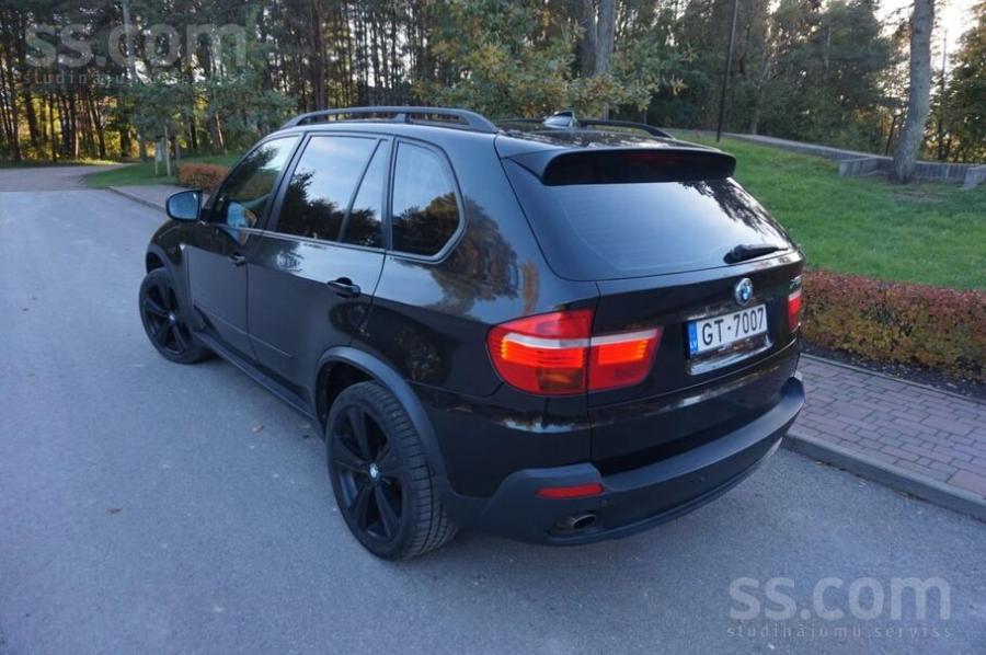 Black BMW X5 2007 in Jurmala, with an engine capacity of 3.00 L and mileage of 232 thousand km for 9595 €, photo 3 on AUTOMOTO.COM.LV