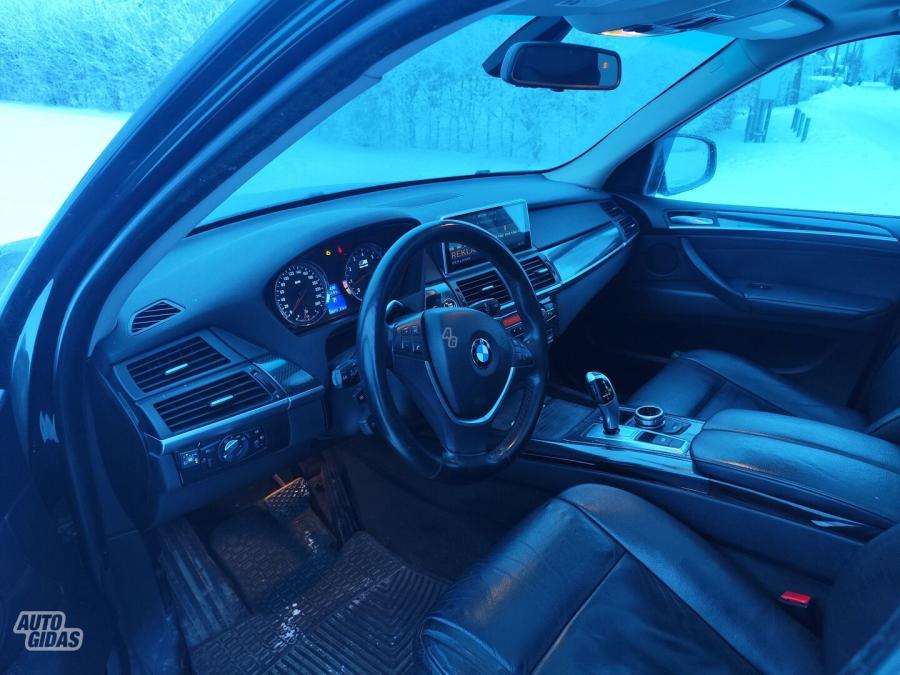 Black BMW X5 2007 in Kaunas, with an engine capacity of 3.00 L and mileage of 266 thousand km for 5900 €, photo 8 on AUTOMOTO.COM.LV