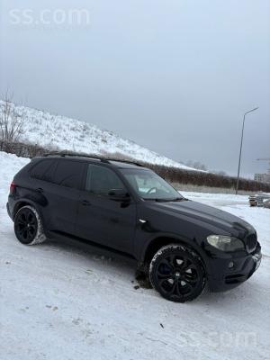 Black BMW X5 2007 in Riga, with an engine capacity of 3.00 L and mileage of 0 thousand km for 7280 €, photo 4 on AUTOMOTO.COM.LV